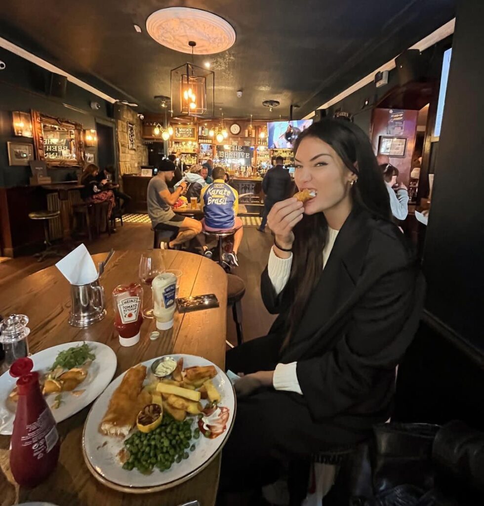 Ashley Cruger Bio, Age, Career, Net Worth - Entrepreneur Saathi